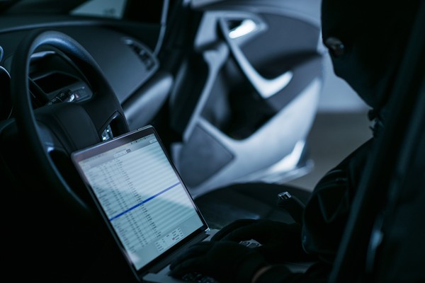 SmartAuto 智動化 - 為什麼駭客迫不急待地想進入您的汽車 :汽車安全,汽車駭客,Charlie Miller,Jeep ...